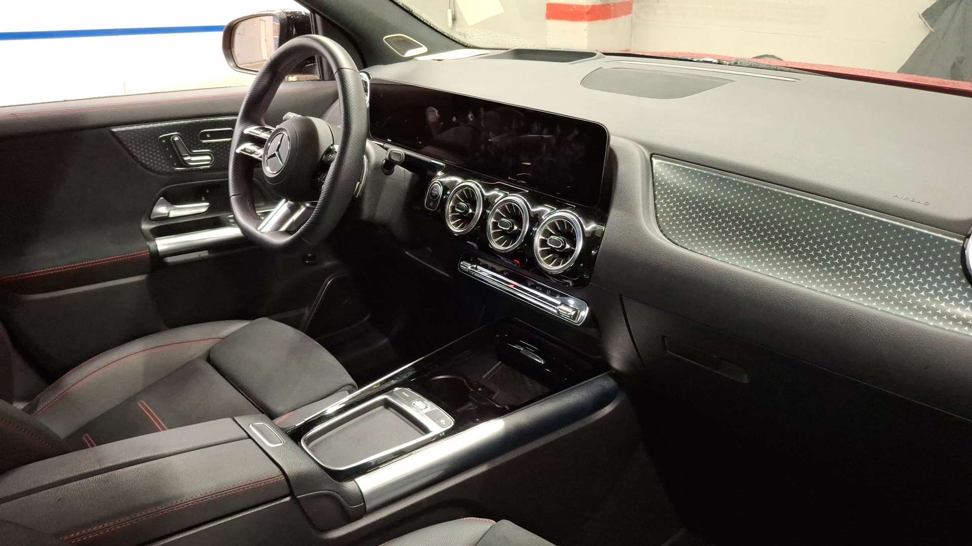 Mercedes-Benz GLA 200 AMG Line - Petrol - Automatic - 163 hp - 22.341 ...